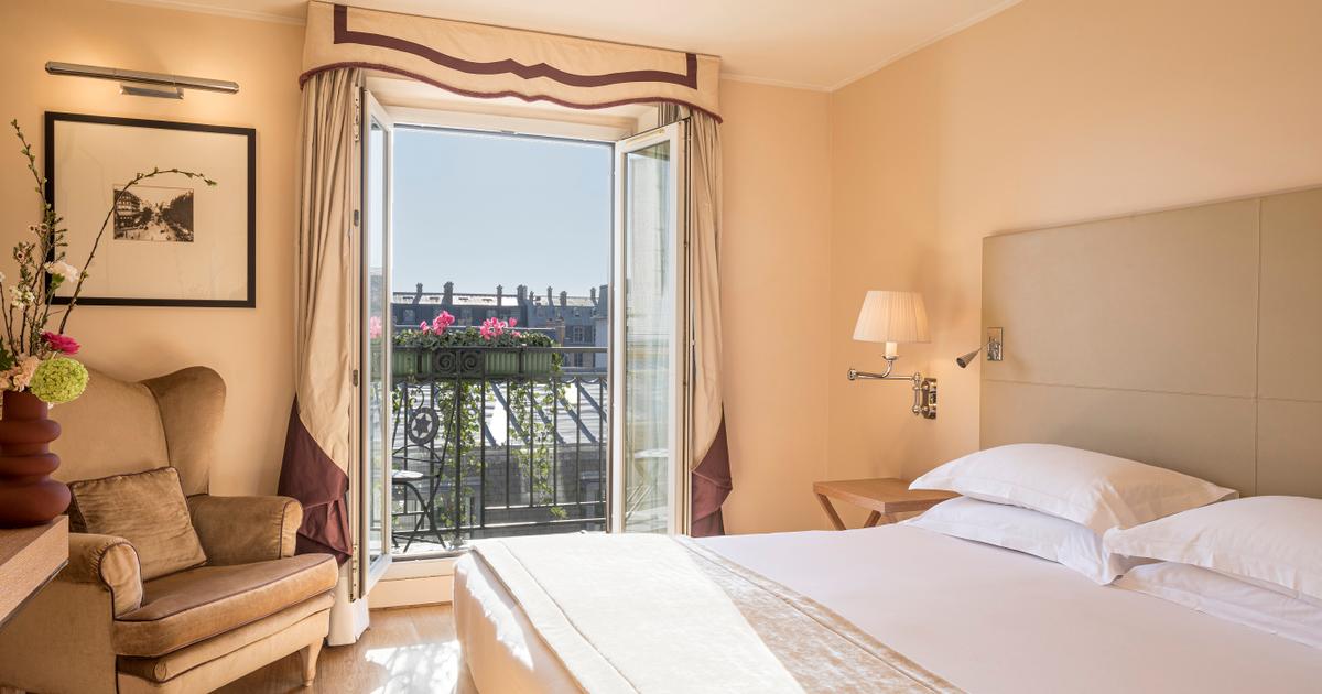 Deluxe Room with balcony | 5 Star hotel Castille Paris