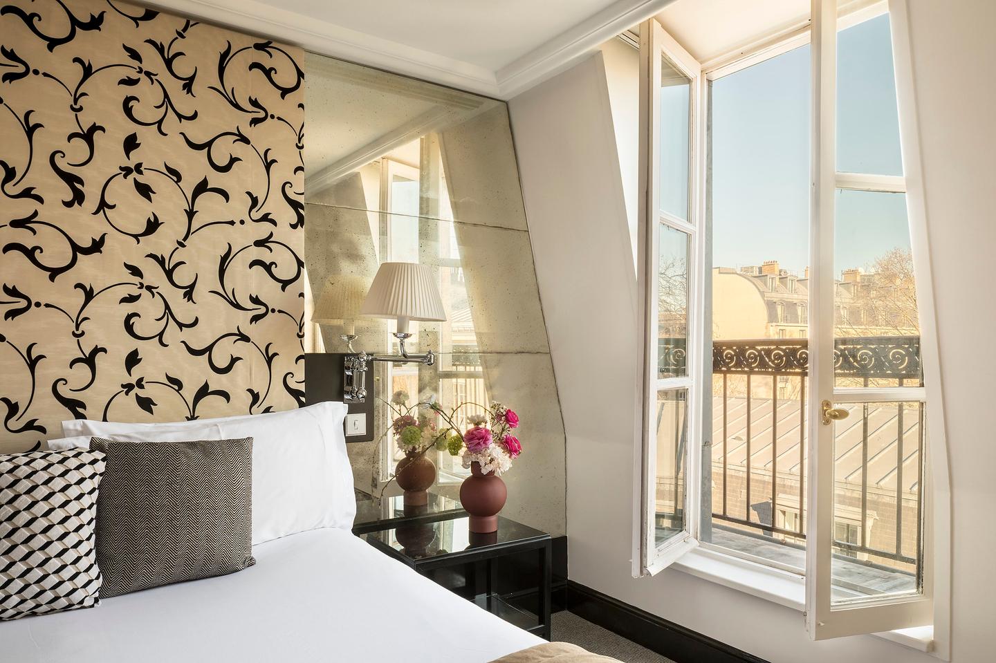 Best 5 star hotel in Paris | Deluxe Room | Castille Paris