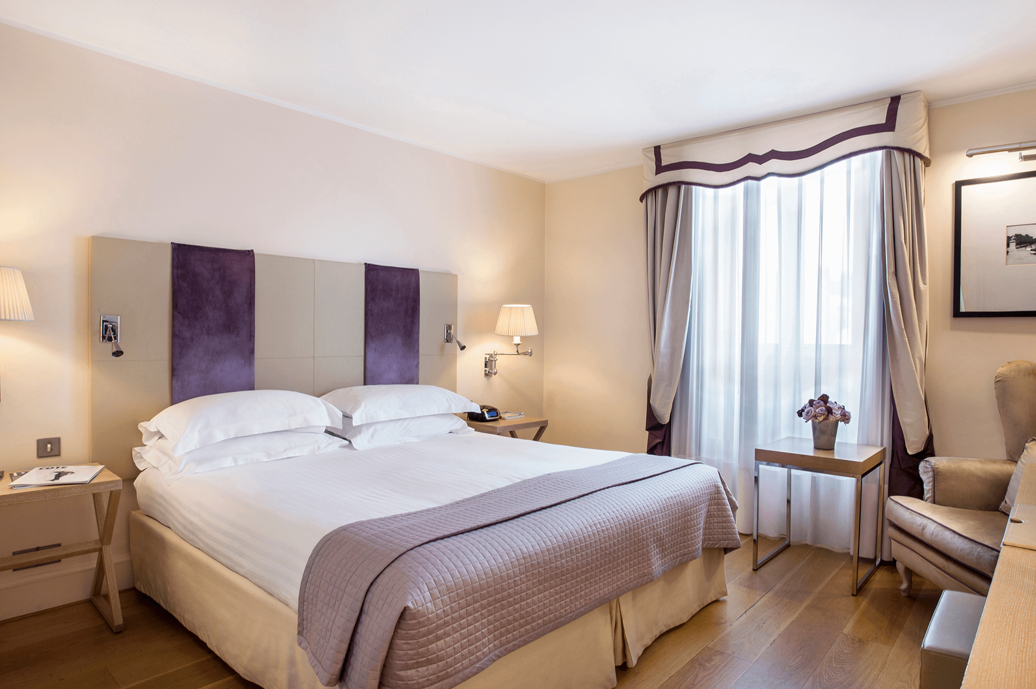Deluxe Room Eiffel Tower View | 5 star hotel Paris | Castille
