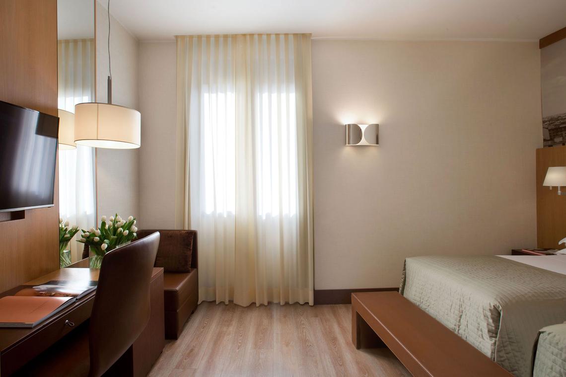 Deluxe Rooms | 4 star hotel in central Milan | Starhotels Ritz